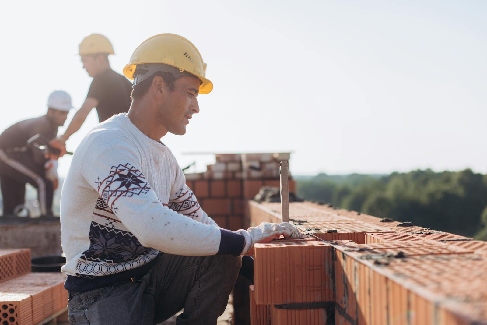 How to Hire Skilled Bricklayers and Masons for Construction Projects
