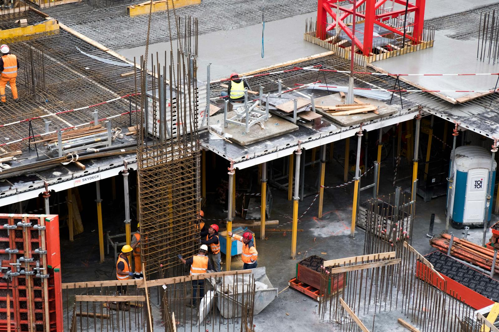 How to Hire Skilled Concrete Finishers for Commercial Projects